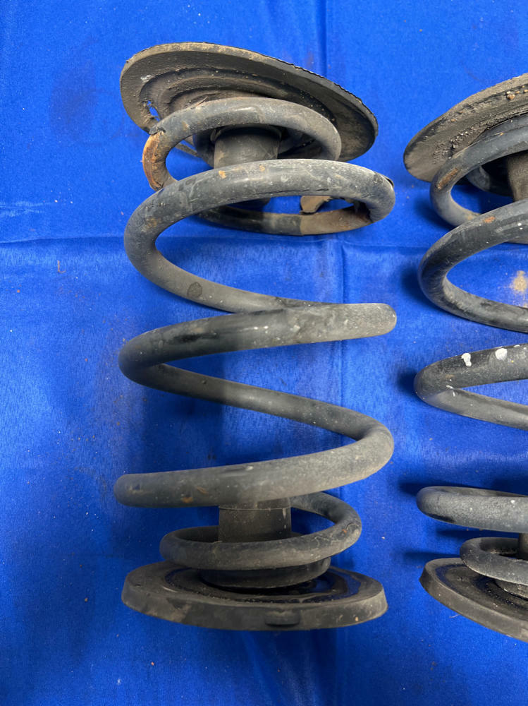 2004-06 Pontiac GTO OEM Factory Rear Springs and Isolators 95k Miles 1 ...